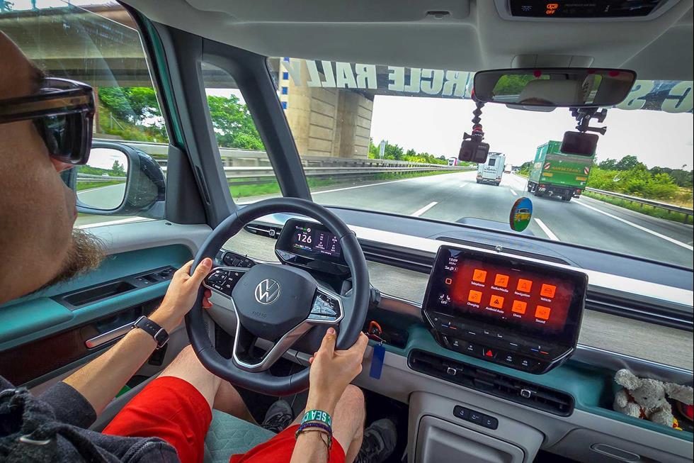 Real-Life Comparison: 2025 Volkswagen ID. Buzz EV from North America vs ...